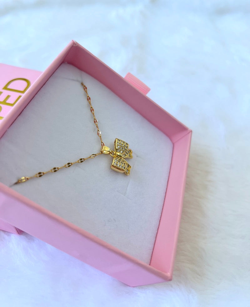 Betty Bow – GoldDipped